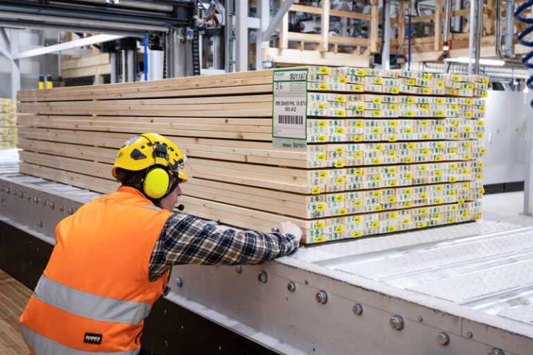 Stages of modern wood production in Pölkky’s production - Pölkky